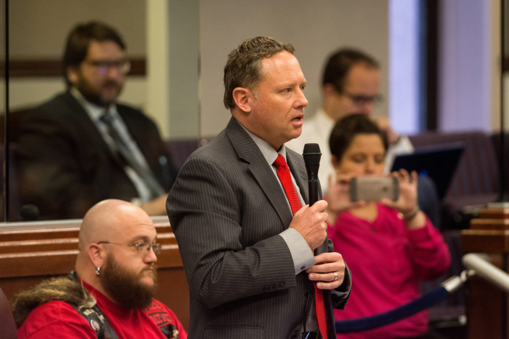 El Asambleísta Demócrata Mike Sprinkle renuncia en medio de acusaciones ...